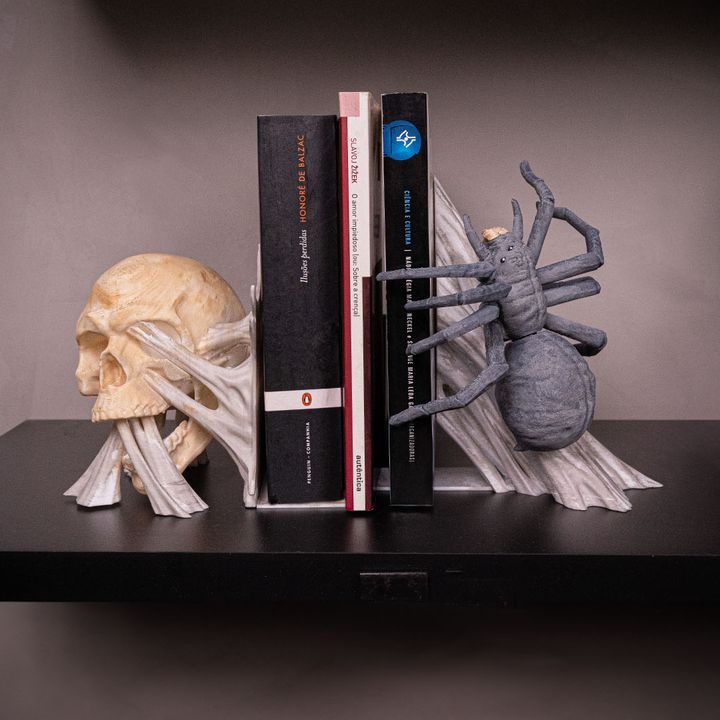 3D Printable Thread of Horror Bookend by Stlflix