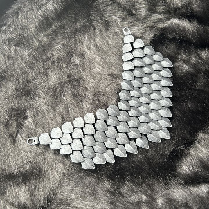 3D Printable Articulated Scalemail Necklace by Propsmaker