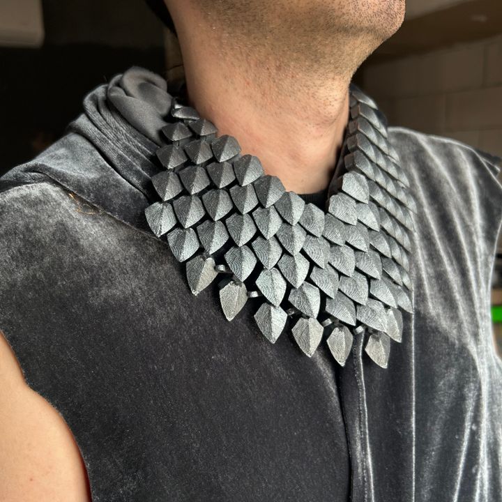 3D Printable Articulated Scalemail Necklace by Propsmaker
