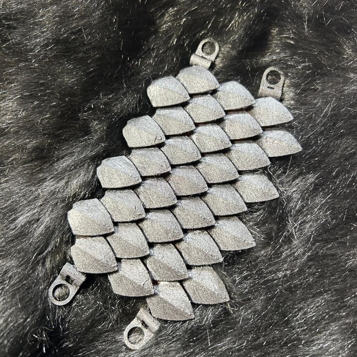 3D Printable Flexible Scalemail Wristband by Propsmaker