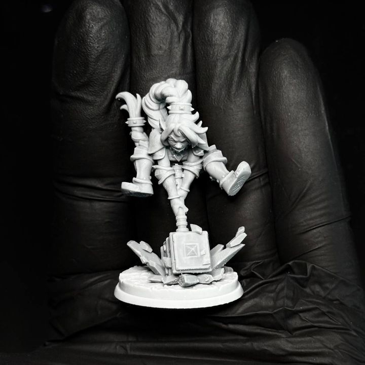 3D Printable Tess Thunderfoot [PRE-SUPPORTED] Female Warrior Paladin ...