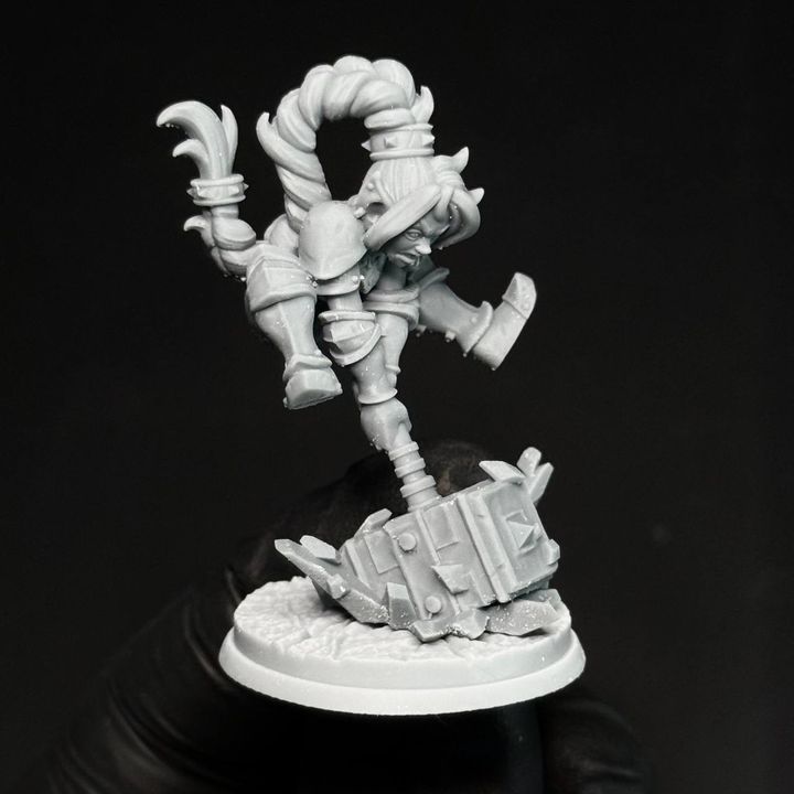 3D Printable Tess Thunderfoot [PRE-SUPPORTED] Female Warrior Paladin ...