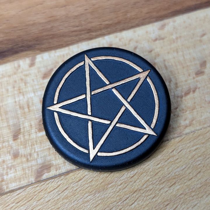 3D Printable Pentagram base (round) by SimonSchwarzwald