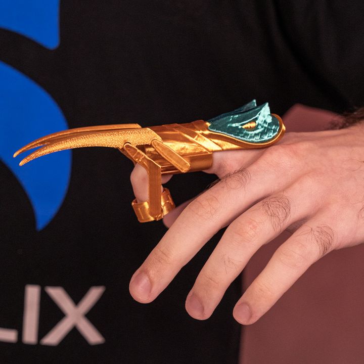 3D Printable Snake Strike Finger Blade by Stlflix