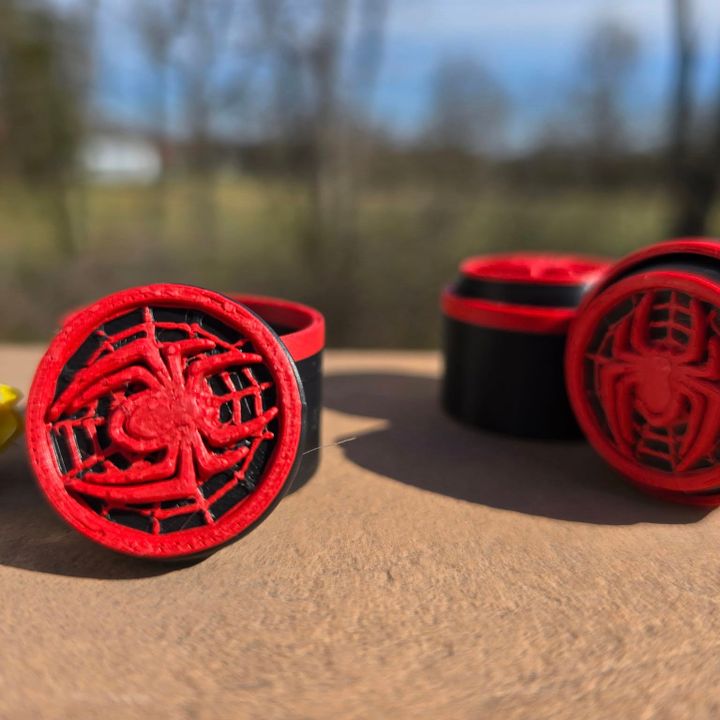 3D Printable Spider-man Clicker Fidget and Keychain by Jambaby Designs