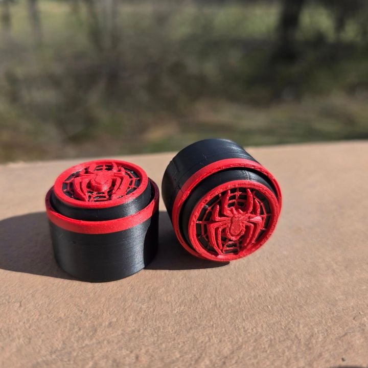 3D Printable Spider-man Clicker Fidget and Keychain by Jambaby Designs