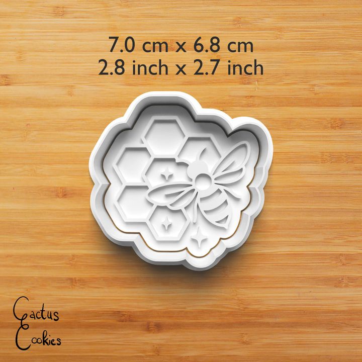 3D Printable Bee Cookie Cutter set 0863 by James-Jason Beckers