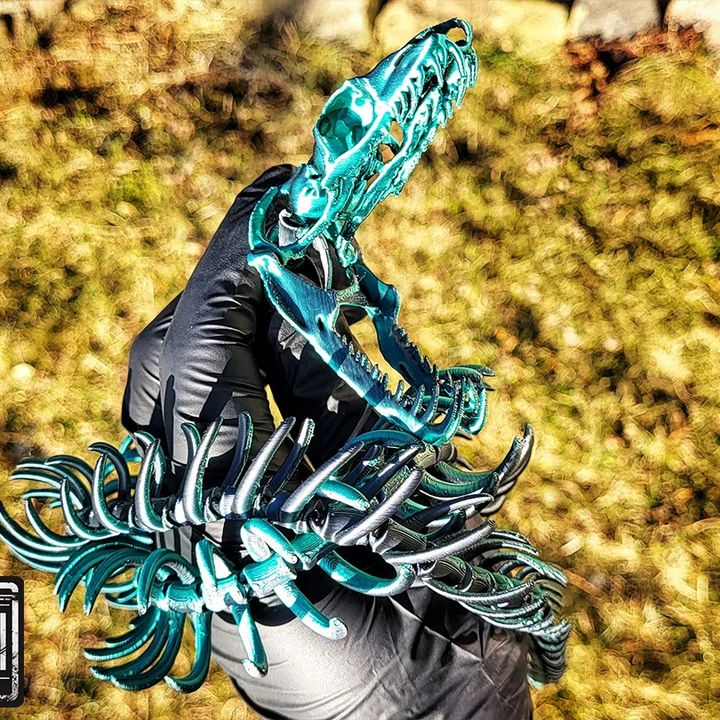 3D Printable Articulated Snake Skeleton by MagniModels