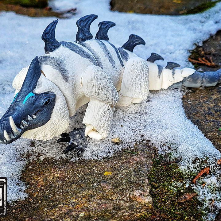 3D Printable Articulated Snowstalker by MagniModels
