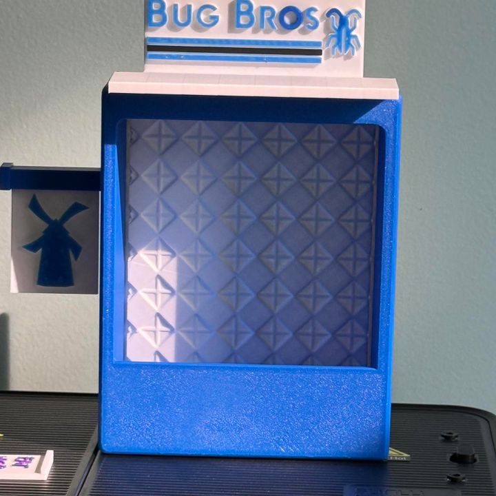 3D Printable Bug Bros Pet Reptile Feeder by Jambaby Designs