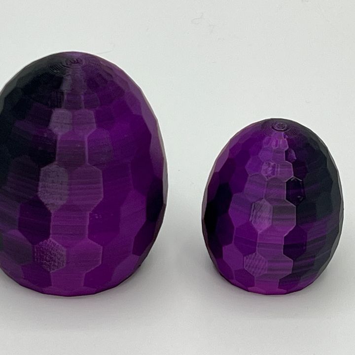 3D Printable Tiny Gemstone Egg - Twist Lock by 3D Creative