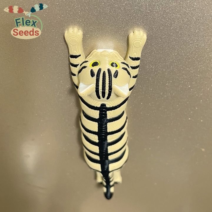 3D Printable Flexi Holding Tabby Cat Set (Print-in-place) by 3D Flexseeds