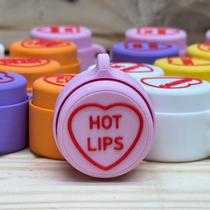 3D Printable “HOT LIPS” Love Heart Keychain Clicker by ENIQUE3D