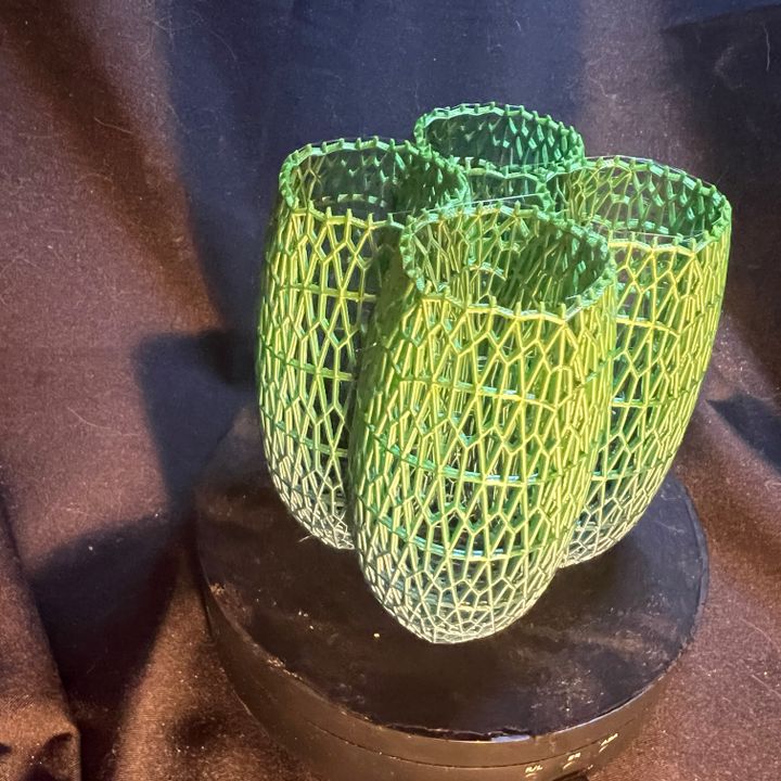 3D Printable 3D printable Quad Mesh Vase by Stanley