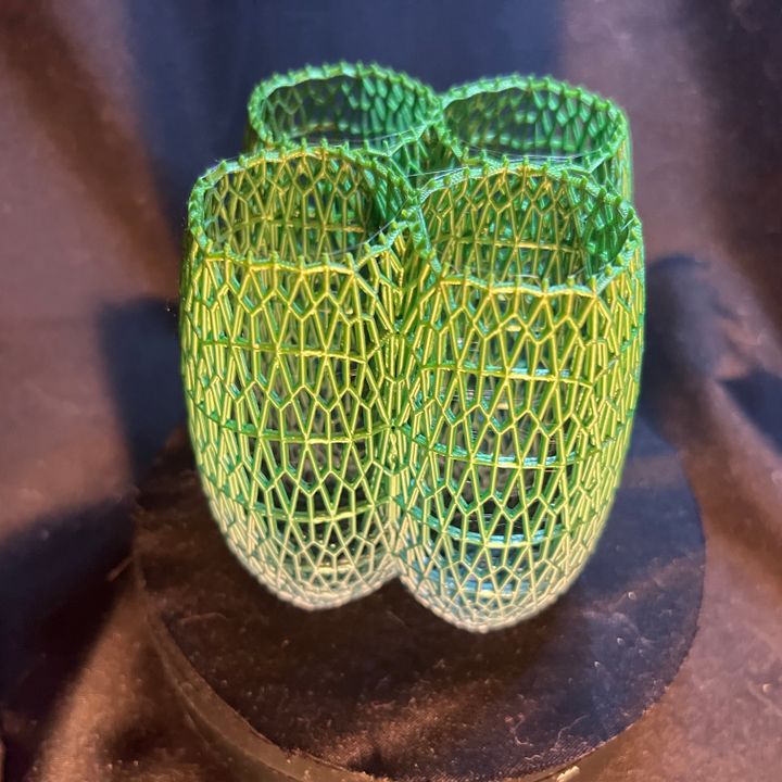 3D Printable 3D printable Quad Mesh Vase by Stanley