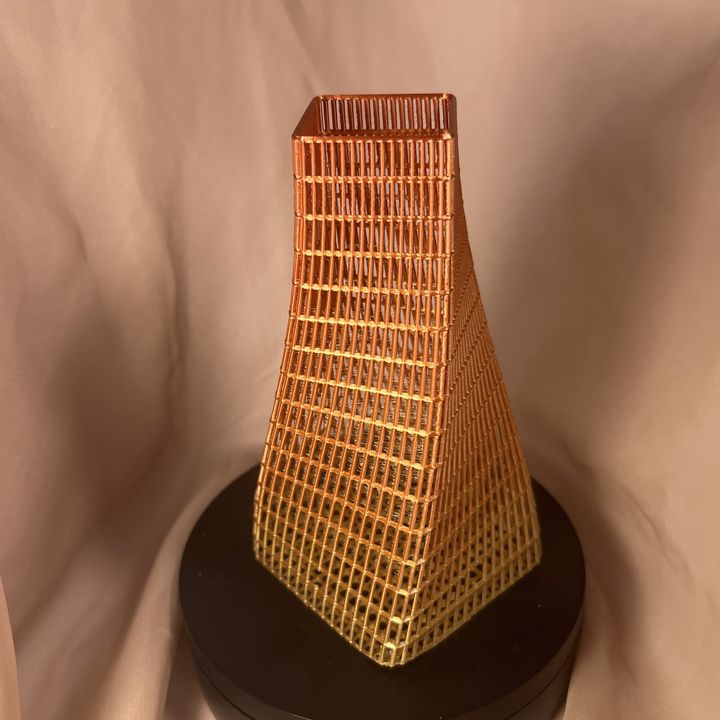 3D Printable Twisted Mesh Vase by Stanley