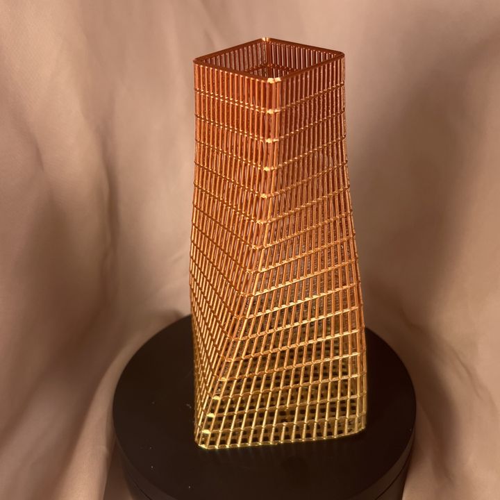 3D Printable Twisted Mesh Vase by Stanley