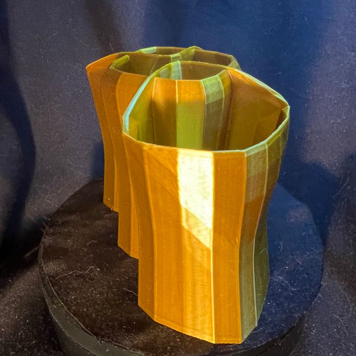 3D Printable Wave Desk Organizer by Stanley