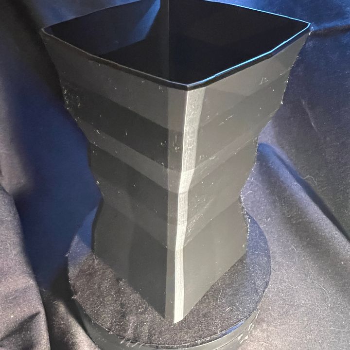 3D Printable Geometric Funnel Vase by Stanley