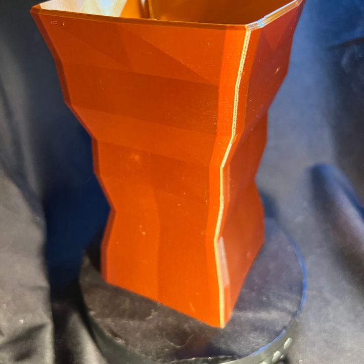 3D Printable Geometric Funnel Vase by Stanley