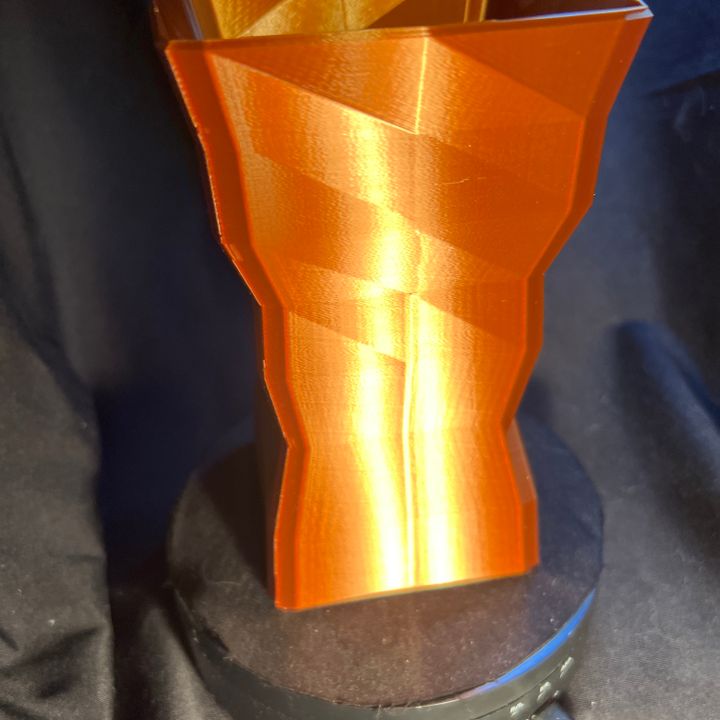 3D Printable Geometric Funnel Vase by Stanley