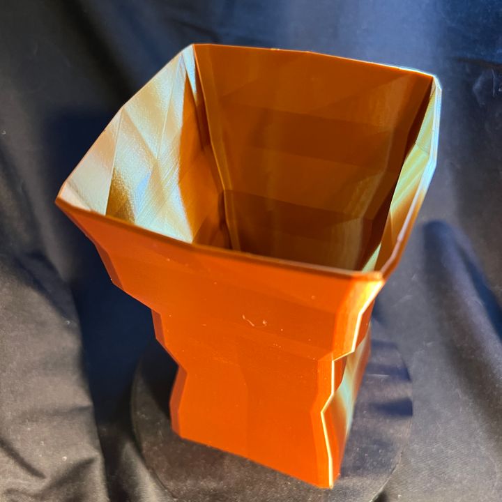3D Printable Geometric Funnel Vase by Stanley