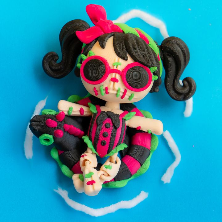 3D Printable Creepy Doll Sand & Waves by TwistyPrints