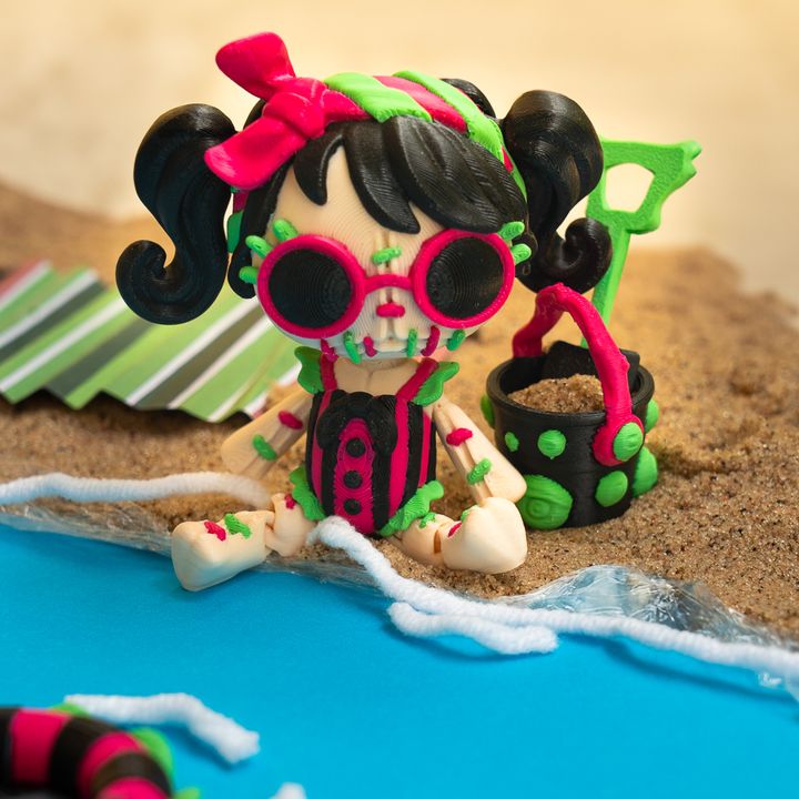 3D Printable Creepy Doll Sand & Waves by TwistyPrints