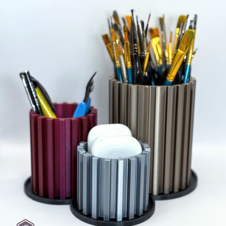 3D Printable Spinning Gears Desktop Organizer by 3DGeex