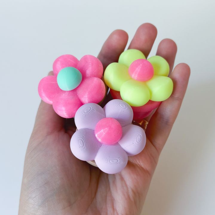 3D Printable Flower Spinner by Layersingreen