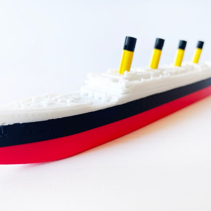 3D Printable RMS TITANIC Scale Replica Model by Zanis Eidins