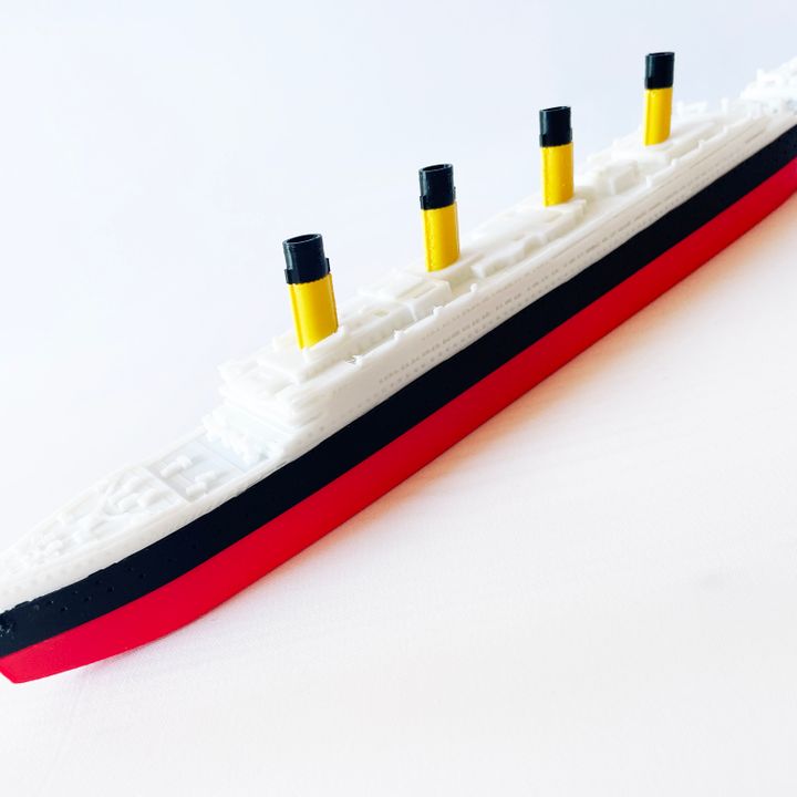 3D Printable RMS TITANIC Scale Replica Model by Zanis Eidins