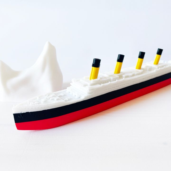 3D Printable RMS TITANIC Scale Replica Model by Zanis Eidins
