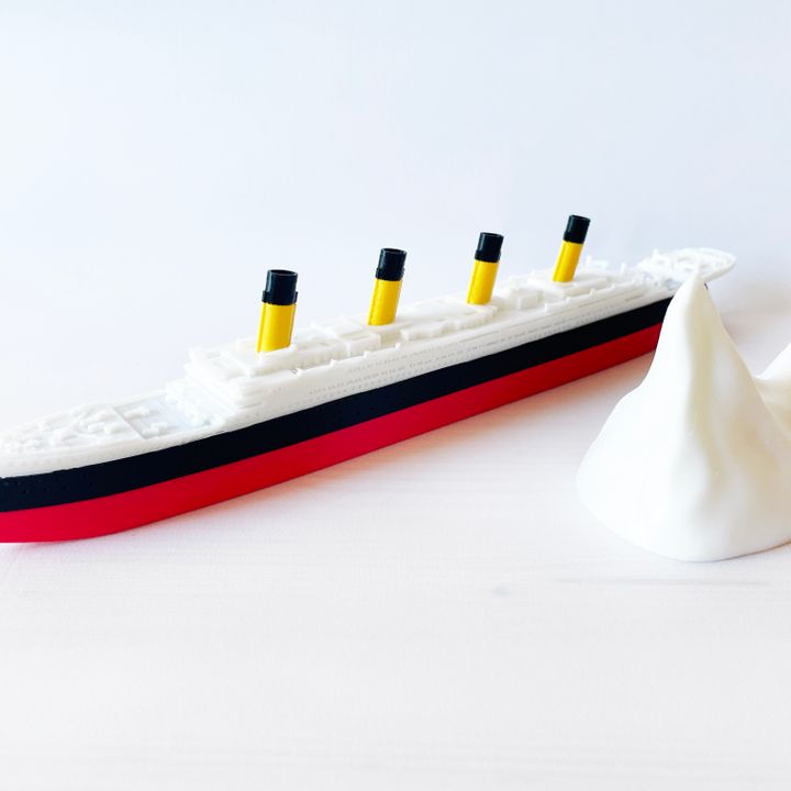 3D Printable RMS TITANIC Scale Replica Model by Zanis Eidins
