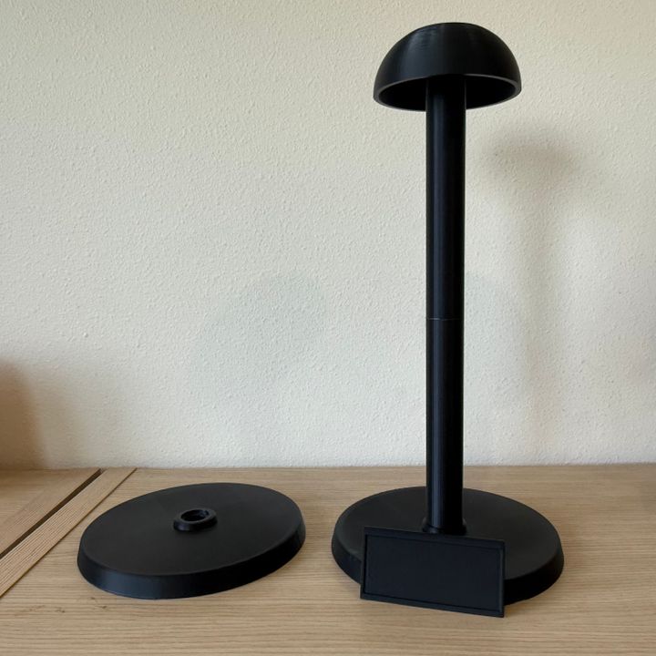 3D Printable Helmet Stand ::REVISITED:: by AJL Props